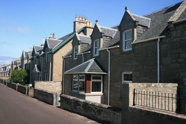 2 Links Place - Nairn