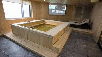 Quarto Quádruplo Royal, vista para o oceano | Casa de banho