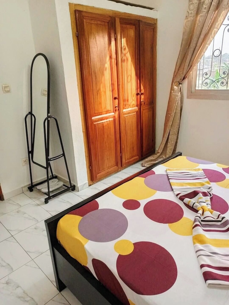 Furnished studio, Douala-Total Nkolbong close to the road and all amenities - Douala | Vrbo
