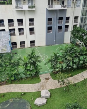 Estúdio, 1 quarto, acessível, terraço | Recinto desportivo