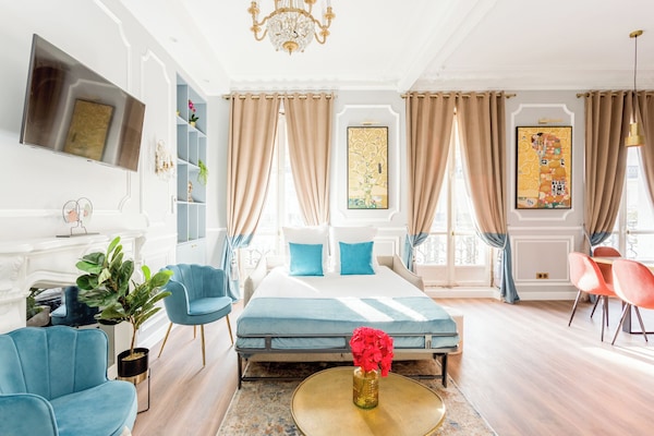 Apartamento, Vista para a cidade | Sala de estar | Smart TV, Netflix, serviços de streaming, escritórios