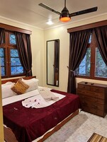 Quarto solteiro conforto | Camas com colchões de espuma com sistema de memória, cofres nos quartos