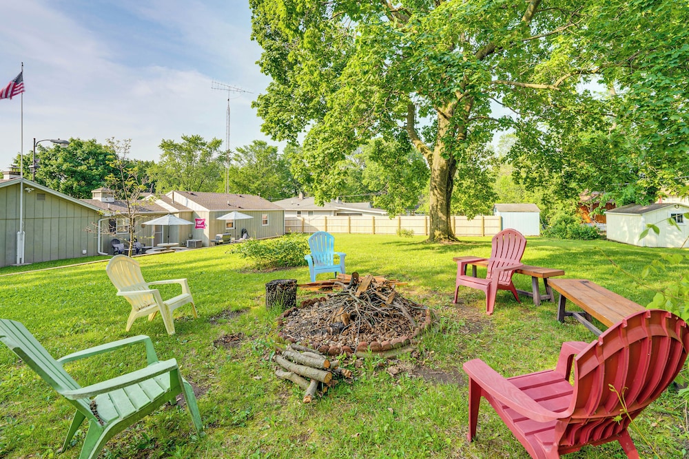 Powers Lake Gem: Peek-a-boo Views & Beach Access - Lake Geneva, WI