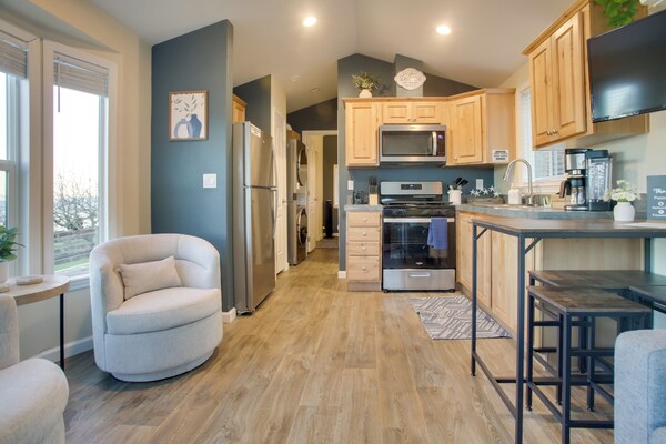 11 Mi To Port Townsend Ferry: Cottage W/ View! - Port Townsend, WA