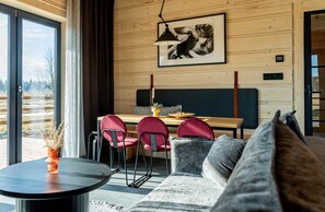 Chalé luxo, vista para a montanha | Opções para refeição no quarto