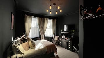 Quarto Duplo Deluxe, casa de banho anexa | Comodidade do quarto