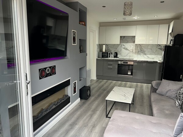 Private 1 Bedroom Apartment - Edinburgh - Sleeps 2 - Edinburgh