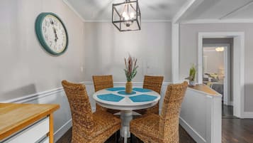 Casa Standard, pátio, vista para o jardim | Refeições no quarto