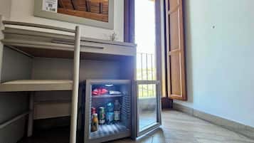 Quarto triplo, vista para a montanha | Opções para refeição no quarto
