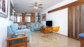 Apartamento, Vista para a cidade | Sala de estar