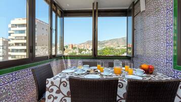 Apartamento, vista para a cidade | Terraço/pátio