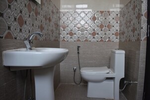 Quarto Duplo ou Twin Deluxe, Vista para a cidade | Casa de banho