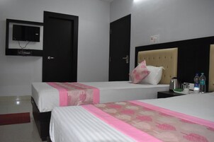 Quarto Duplo ou Twin Deluxe, Vista para a cidade | Wi-fi grátis 