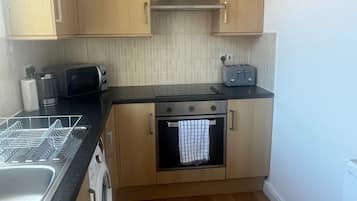 Geladeira, micro-ondas, fogão, cooktop