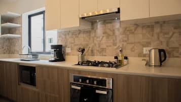Apartamento | Cozinha privada | Um frigorífico, um micro-ondas, um forno, uma torradeira