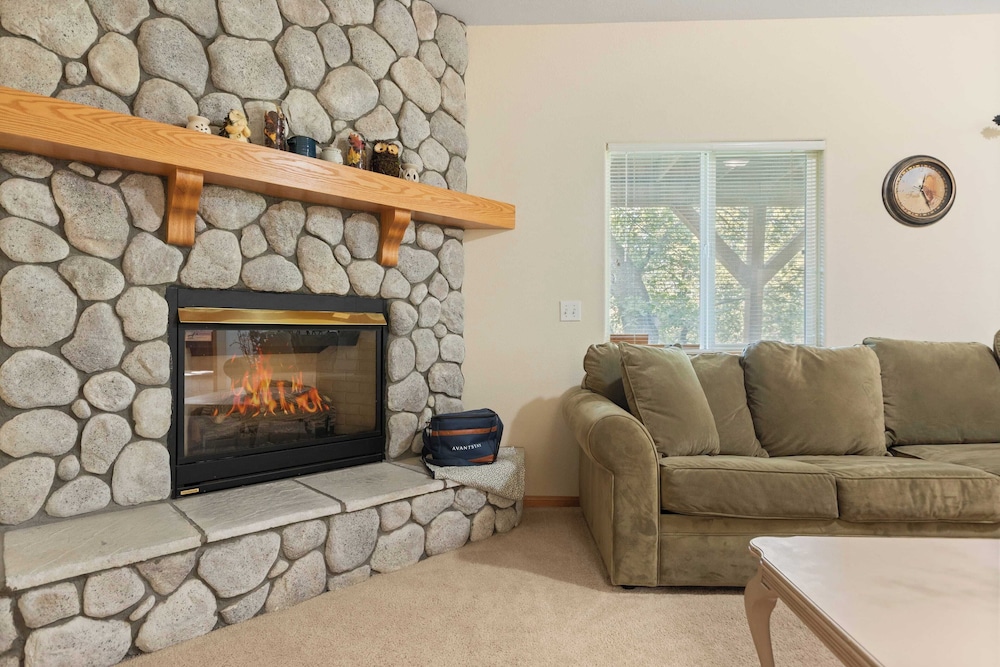 Alpen Drive By Avantstay Private Deck And Views - Lake Arrowhead, CA