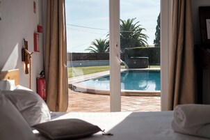 Suite Deluxe, vista para a piscina | Wi-fi grátis