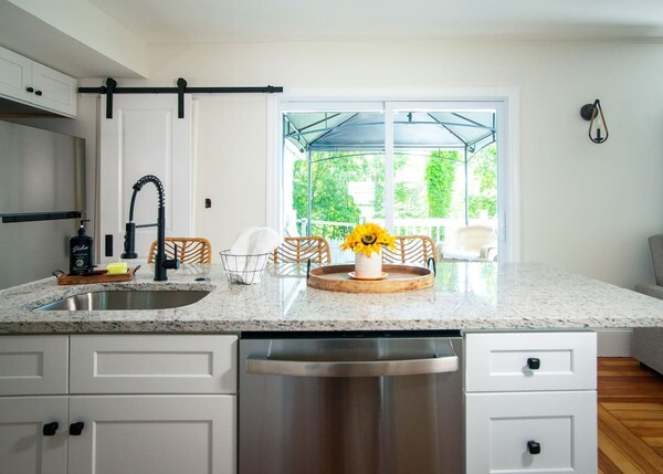 Lakeview Getaway With Hot Tub - Sudbury, MA