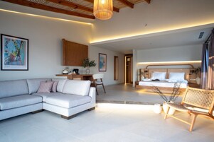 Suite de Luxo, vista para o mar | Cofre no quarto, secretária 