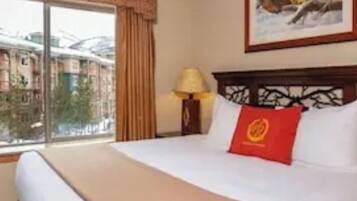 Suite-Estúdio Clássica | Cofre no quarto, secretária