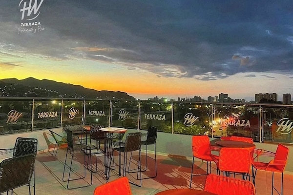 Quarto casal básico | Terraço/pátio