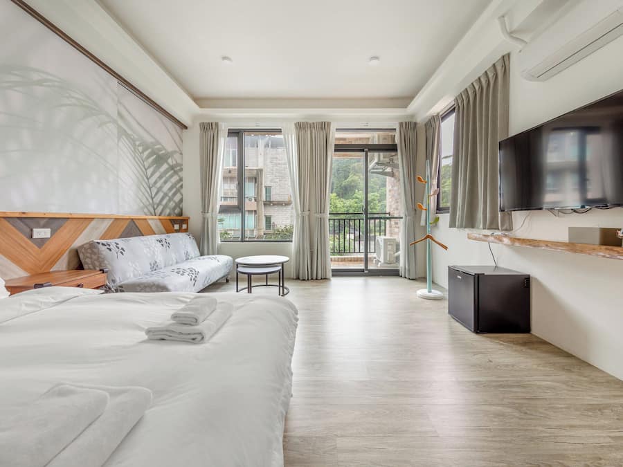 Quarto casal, sacada | Wi-Fi de cortesia, roupa de cama