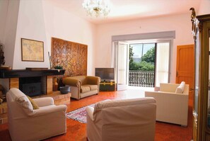 Televisor de 21 polegadas com canais por cabo, lareira 