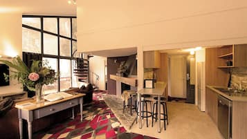 Suite de Luxo | Cozinha privada | Uma chaleira elétrica