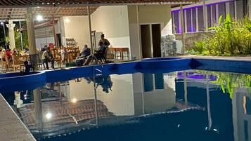 5 piscinas exteriores