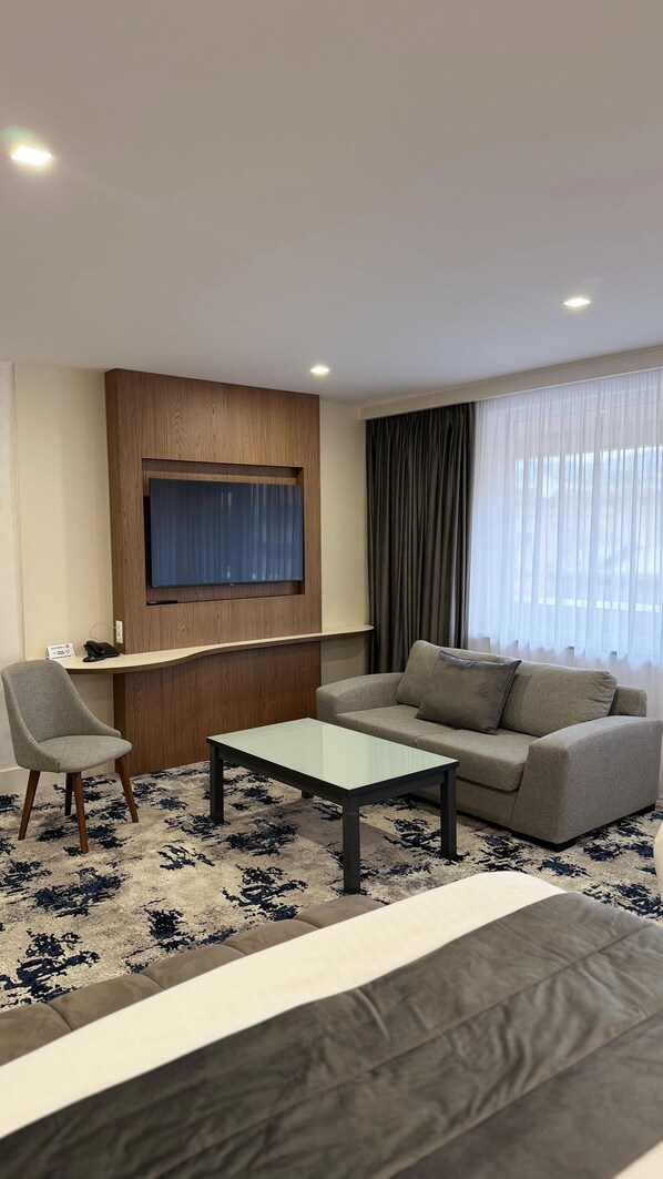 Suite Comfort, varanda, vista para o pátio | Sala de estar