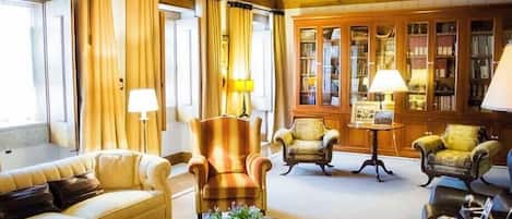 Casa Familiar, 5 quartos | Sala de estar