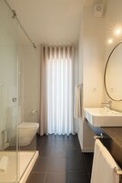 Casa tradicional | Frigobar, cofres nos quartos, ferros/tábuas de passar roupa