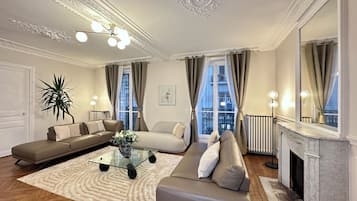 Apartamento de Luxo, vista para o pátio | Vista do quarto