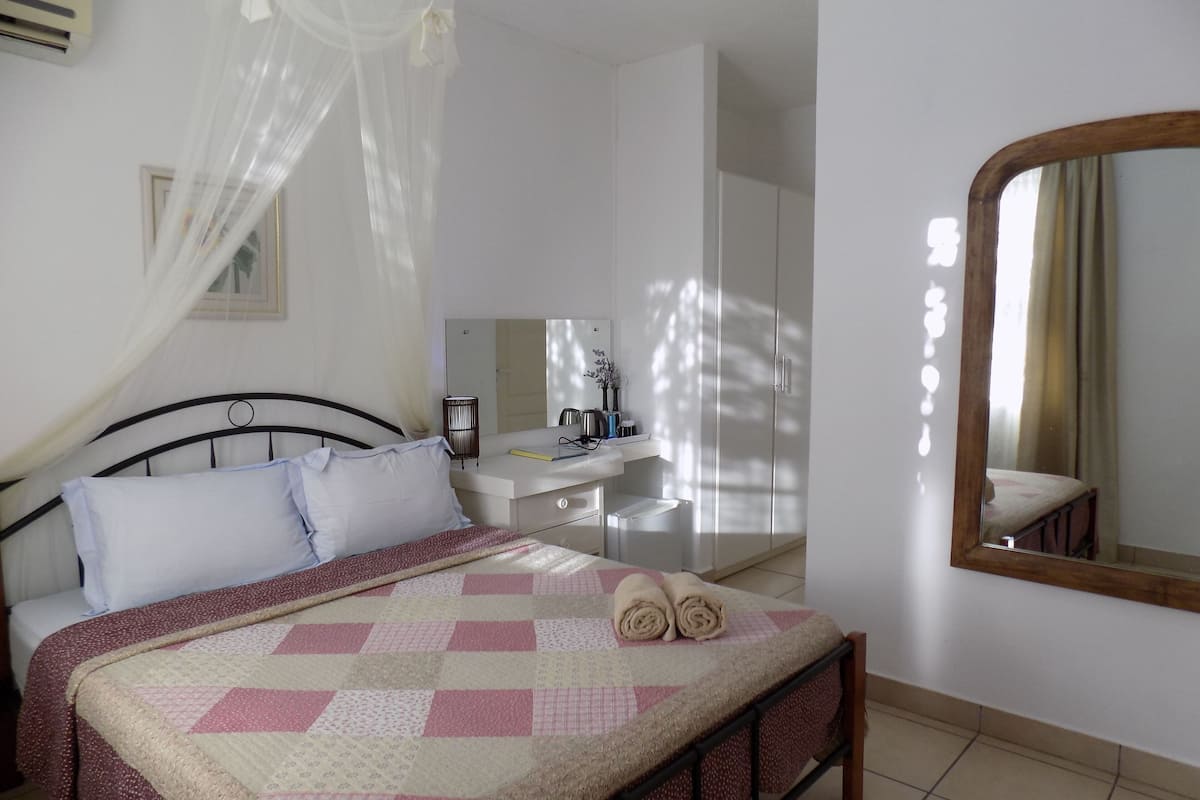 Quarto Clássico com Cama de Casal, vista para a praia | Cofre no quarto, cortinas/cortinados opacos, quartos insonorizados