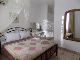 Quarto Clássico com Cama de Casal, vista para a praia | Cofre no quarto, cortinas/cortinados opacos, quartos insonorizados 
