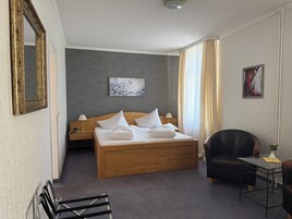 Quarto Duplo Comfort | Ferro/tábua de engomar, Wi-fi grátis 