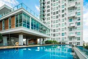 2 piscinas exteriores, da(s) 8:00 à(s) 21:00, guarda-sóis 