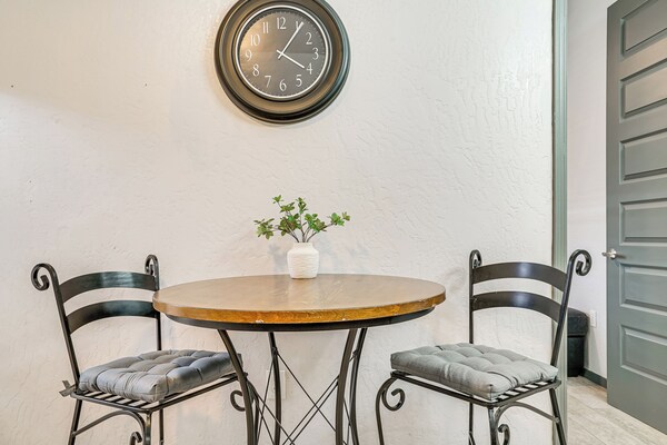 Near Casino & Shops: Cozy Apt In West El Paso! - Santa Teresa, NM