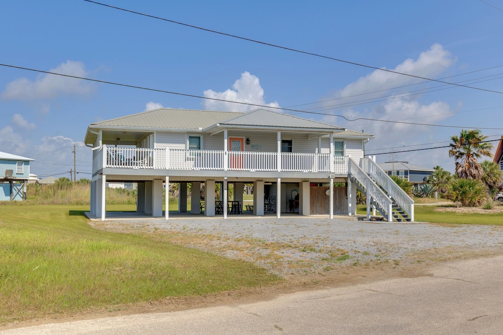 1 Block To Gulf: Dauphin Island Retreat W/ Views - Dauphin Island, AL