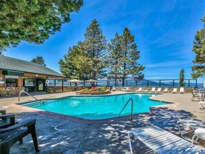 Apartamento em Condomínio Fechado, 3 quartos | Piscina