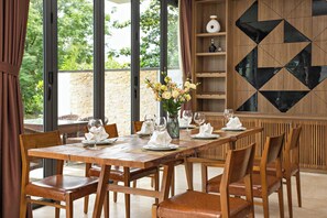 Villa, vista para a piscina | Sala de estar