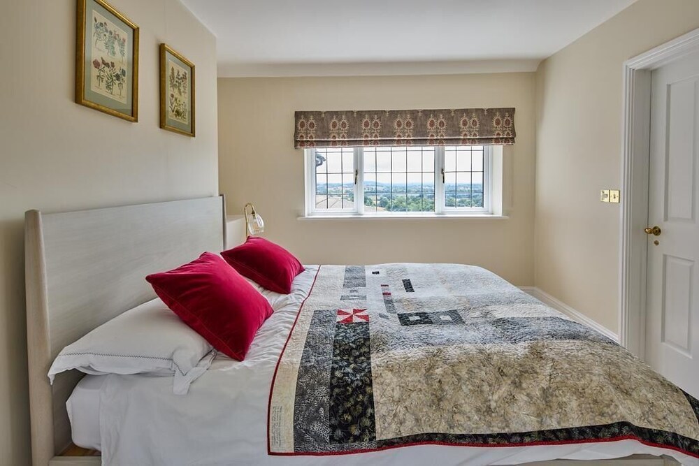 Spacious Family Home with stunning, expansive view - East Knoyle | Vrbo