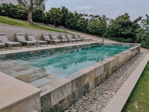 Piscina exterior sazonal