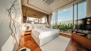 3 Bedrooms Pool Villa | Cofre no quarto, cortinas/cortinados opacos, ferro/tábua de engomar