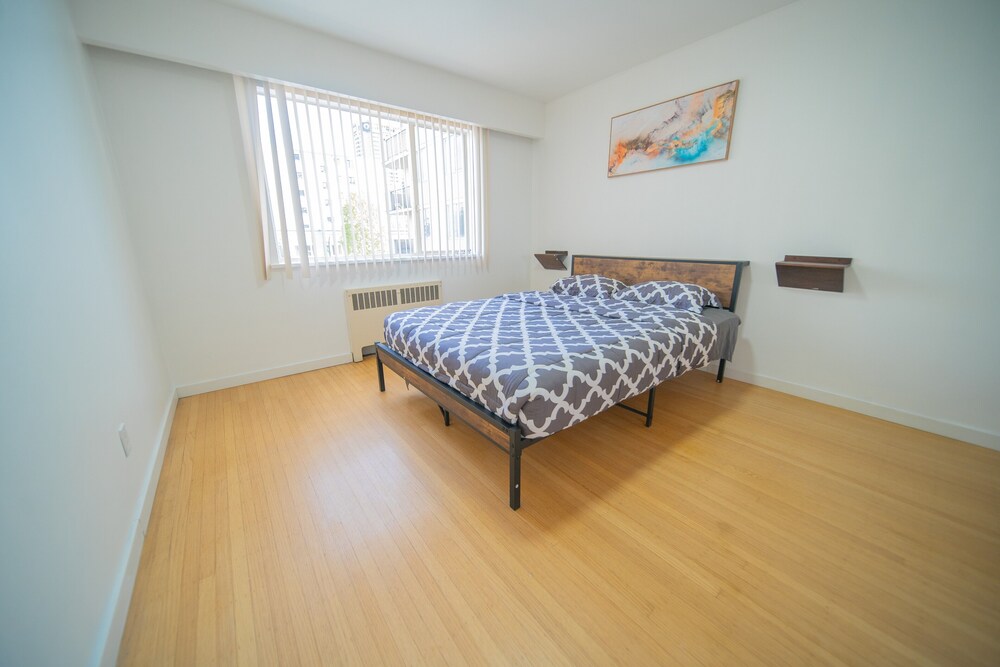 Bright & Spacious 2 Bedrooms in the Heart of the West end - 1925 Nelson ...