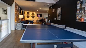 5 bares/lounges, 2 bares molhados, bar na praia