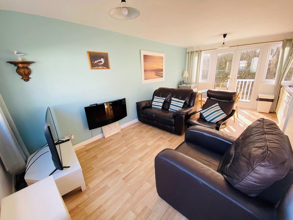 Freshwater Bay Holiday Chalets - Wales