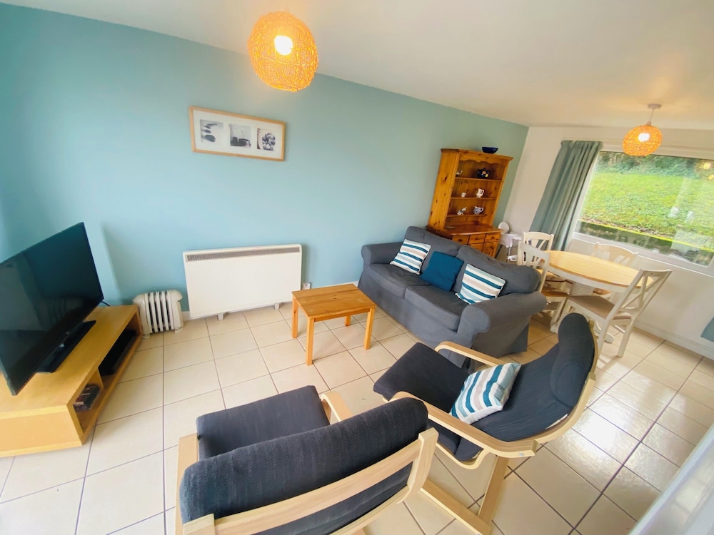 Freshwater Bay Holiday Chalets - Wales