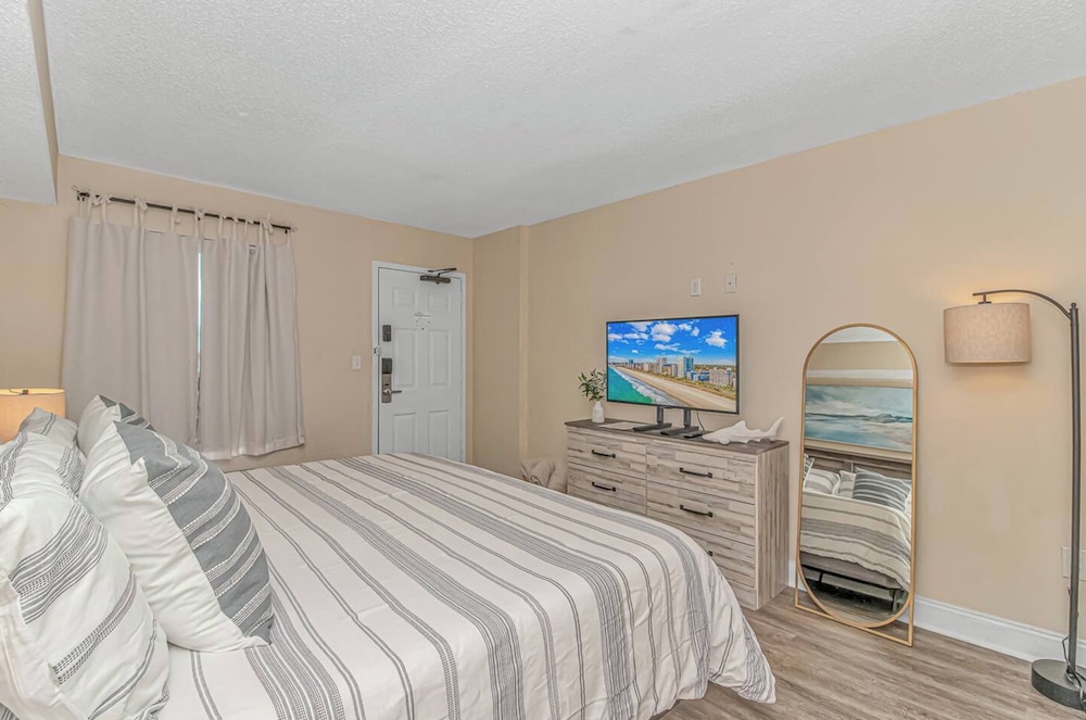 Oceanfront Resort Escape, Pools, Hot Tubs, Direct Beach Access - Myrtle ...