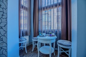 Apartamento Familiar | Secretária, ferro/tábua de engomar, berços/camas para crianças grátis